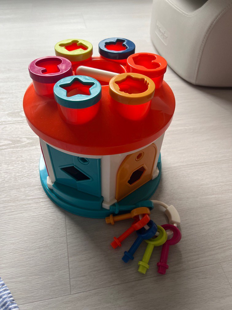 Battat Shape sorting house toy, Babies & Kids, Infant Playtime on Carousell