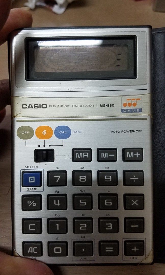 (SOLD 巳售) 上世紀七、八十年代流行一時 CASIO MG-880 遊戲 計數機 ( 請細看相片，計算機屏幕老化變黑，但運作及顯示均正常，介意勿買) (see settlement ...