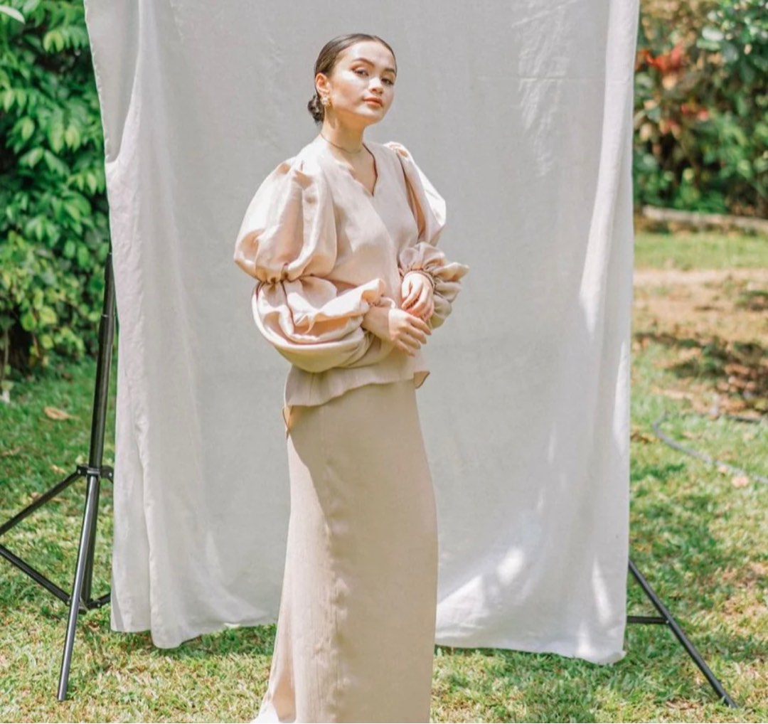 Rent shophanya kuntum kurung set in nude, Women's Fashion, Muslimah Fashion, Baju Kurung & sets ...