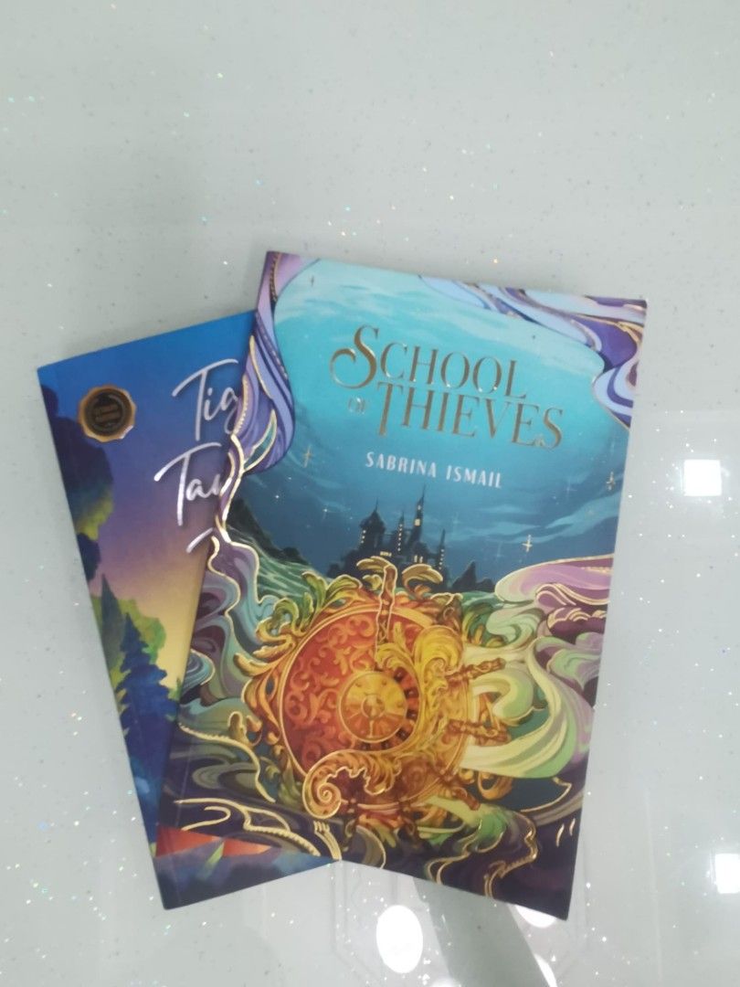 Tiga Tanda Tanya & School of Thieves, Hobbies & Toys, Books & Magazines ...