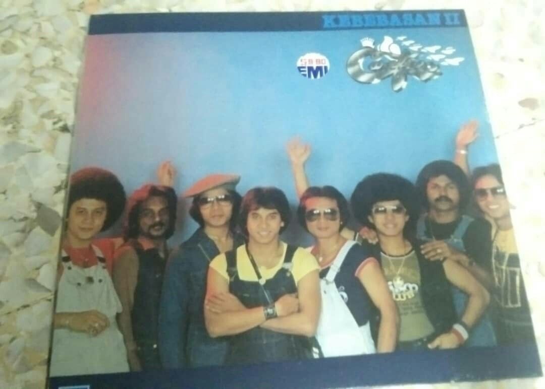 Vinyl piring hitam carefree, Audio, Voice Recorders on Carousell