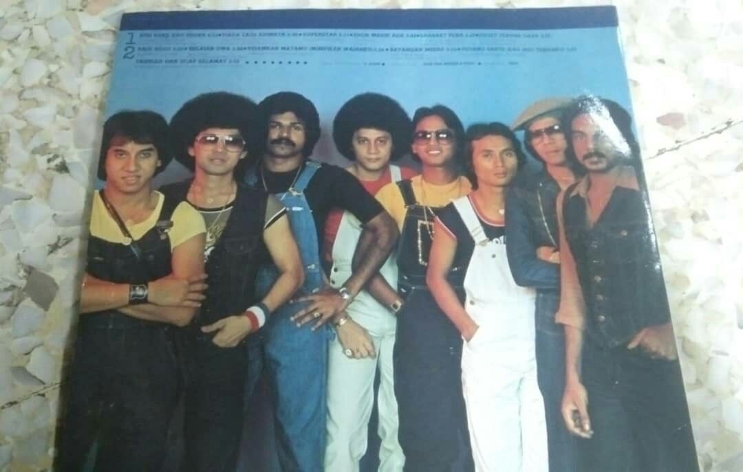 Vinyl piring hitam carefree, Audio, Voice Recorders on Carousell