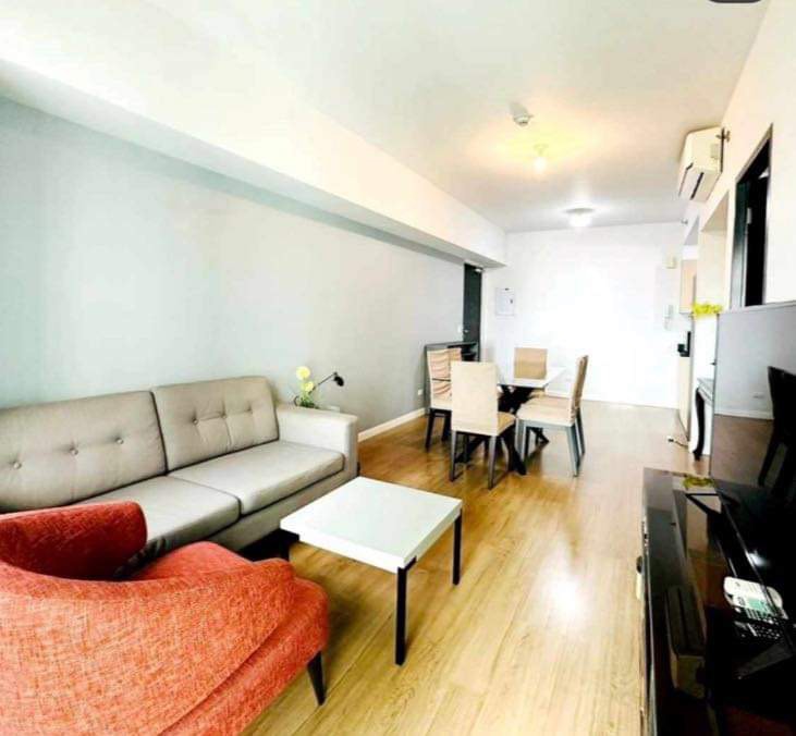 58 sqm 1-Bedroom w/ Parking in The Meranti, Two Serendra, Taguig City ...