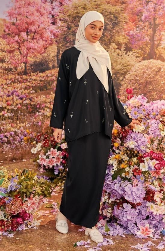 Akaar kurung in black, Women's Fashion, Dresses & Sets, Traditional ...