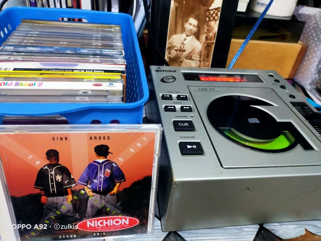 Top Loading CD player Gemini model CDJ-15, Audio, Portable Music ...