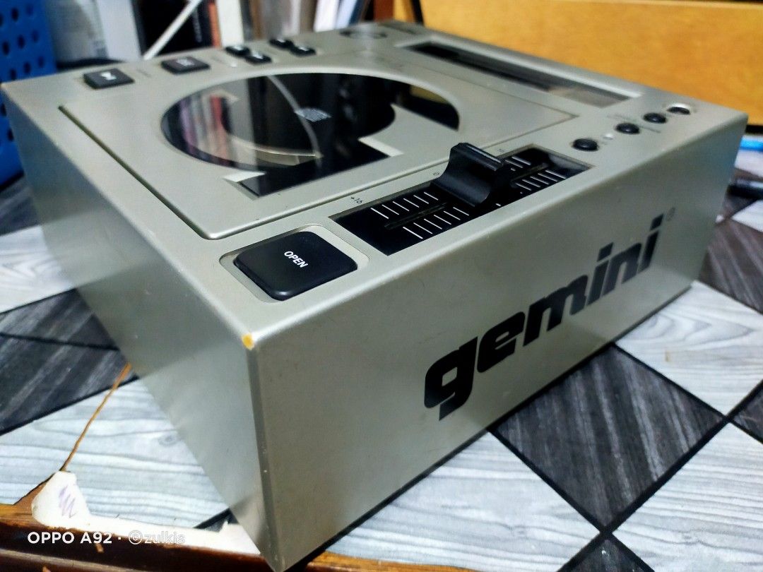 Top Loading CD player Gemini model CDJ-15, Audio, Portable Music ...