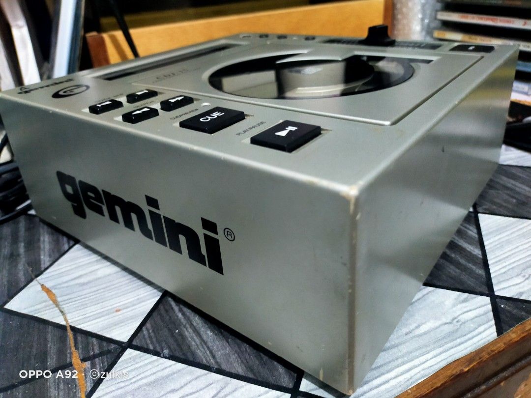 Top Loading CD player Gemini model CDJ-15, Audio, Portable Music ...