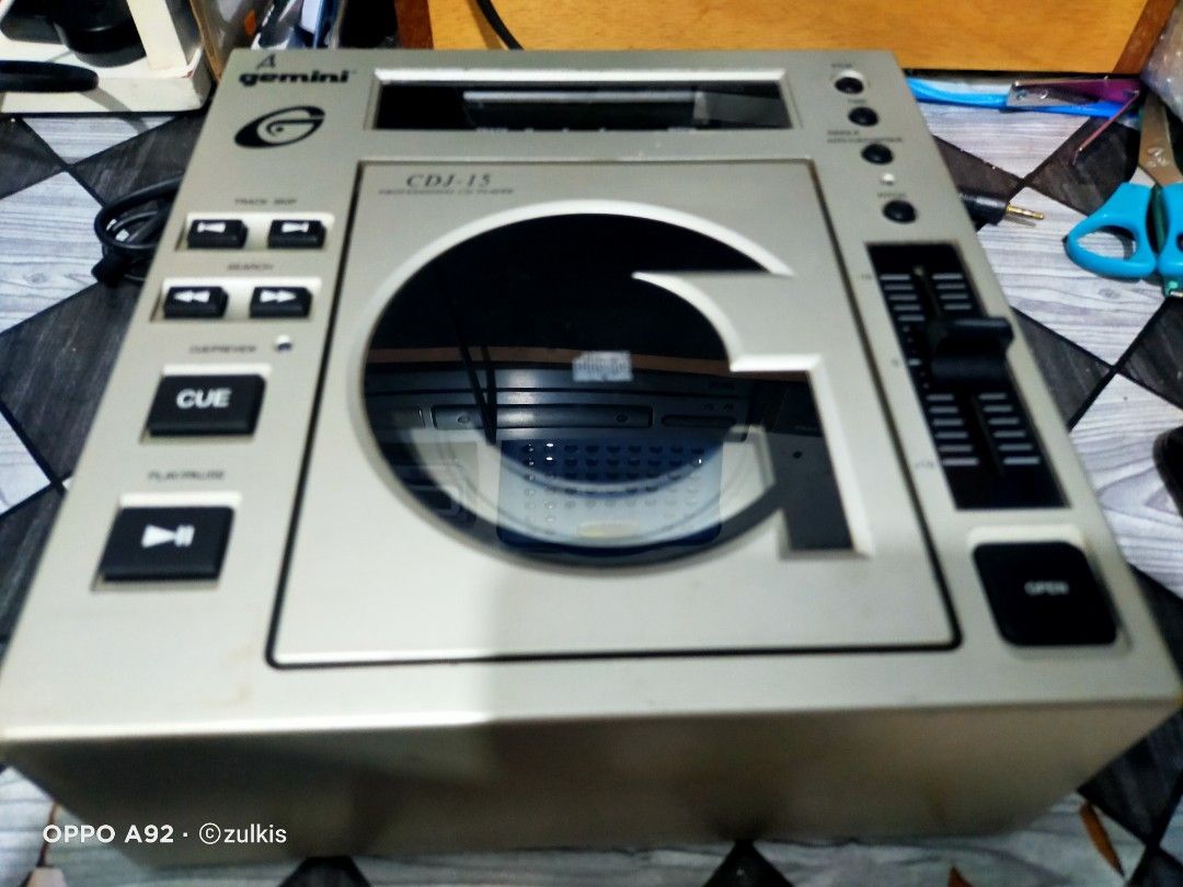 Top Loading CD player Gemini model CDJ-15, Audio, Portable Music ...