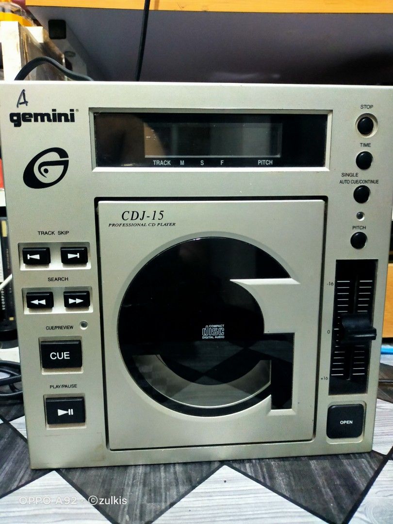 Top Loading CD player Gemini model CDJ-15, Audio, Portable Music ...