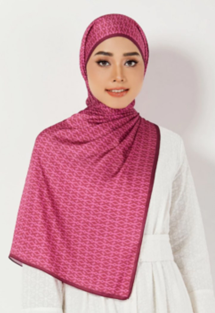 Iconic Shawl (Hot pink), Women's Fashion, Muslimah Fashion, Hijabs on ...
