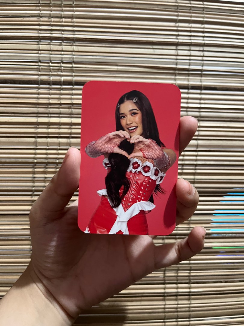 Jollibee x BINI Aiah Heart and Stacey Heart, Hobbies & Toys ...