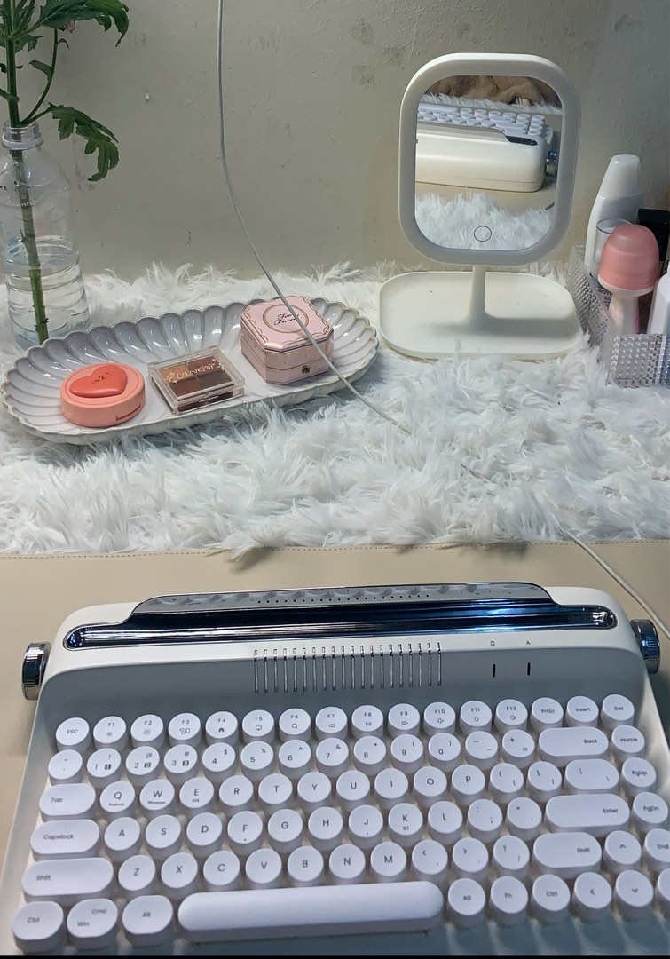 Korean Acto Short Keyboard in Butter Ivory, Computers & Tech, Parts ...