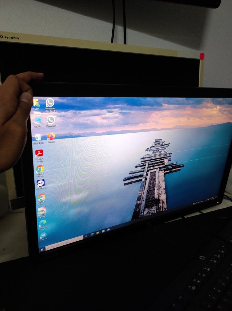 Monitor 24 inch HP ( ada 2 line, takde stand ), Computers & Tech ...