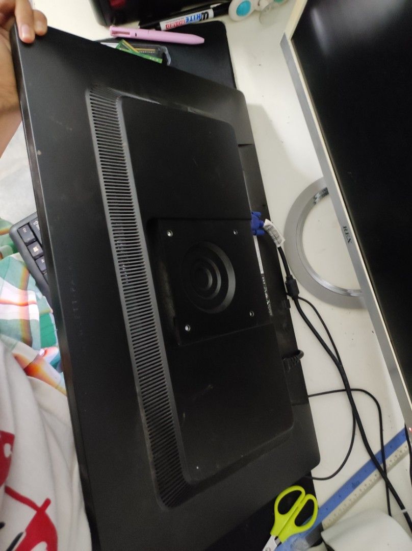 Monitor 24 inch HP ( ada 2 line, takde stand ), Computers & Tech ...