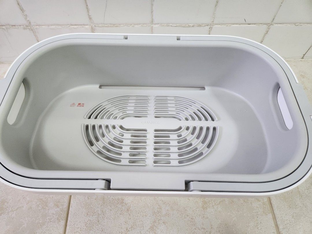 Quance wireless spin mop, Furniture & Home Living, Cleaning & Homecare ...