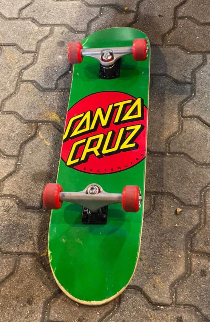 Very lightly used 1000% original Santa cruz profesional skateboard ...