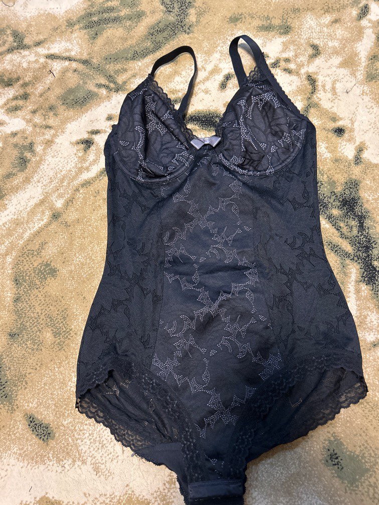 Branded laced UW full body girdle size 90B or 34B 2025, Women's Fashion ...