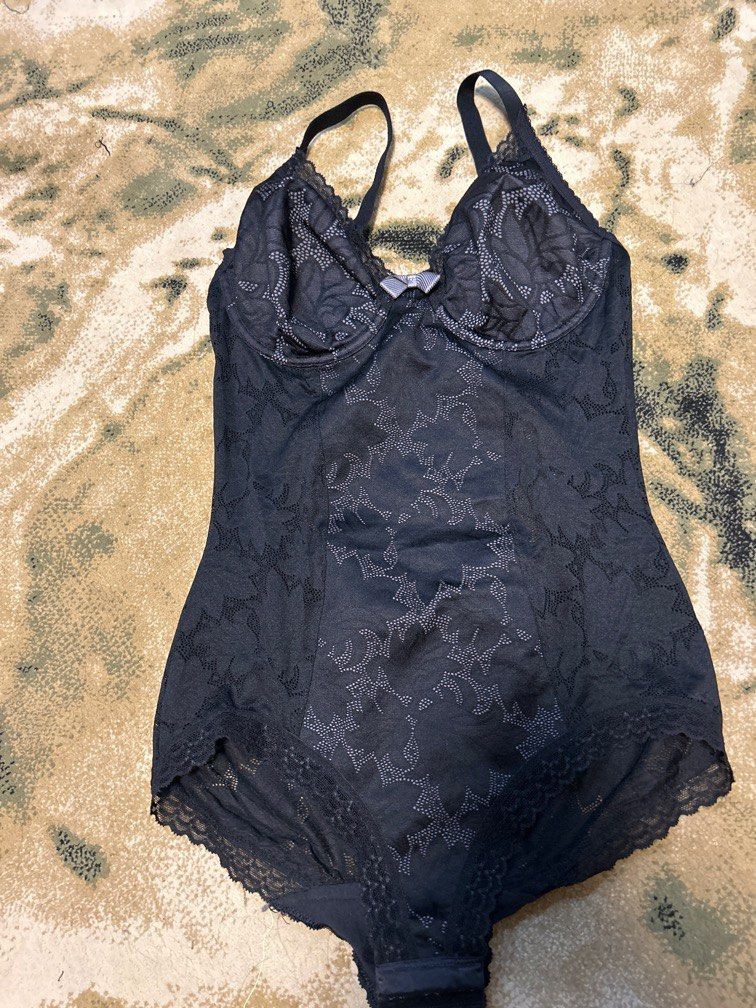 Branded laced UW full body girdle size 90B or 34B 2025, Women's Fashion ...