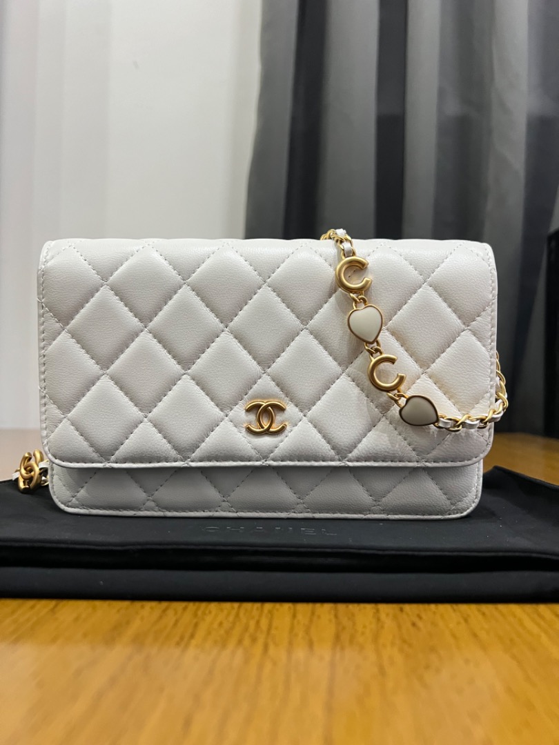 Chanel coco wallet on chain woc, Luxury, Bags & Wallets on Carousell