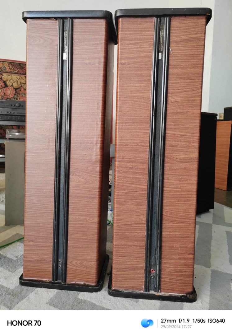 DCM QED floorstand, Audio, Soundbars, Speakers & Amplifiers on Carousell