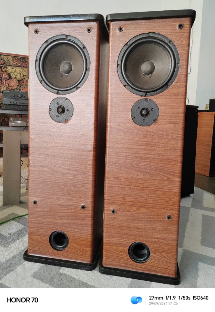 DCM QED floorstand, Audio, Soundbars, Speakers & Amplifiers on Carousell
