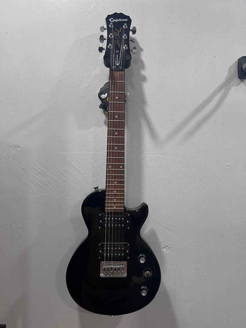 Epiphone Les Paul Express Electric Guitar (Black), Hobbies & Toys ...