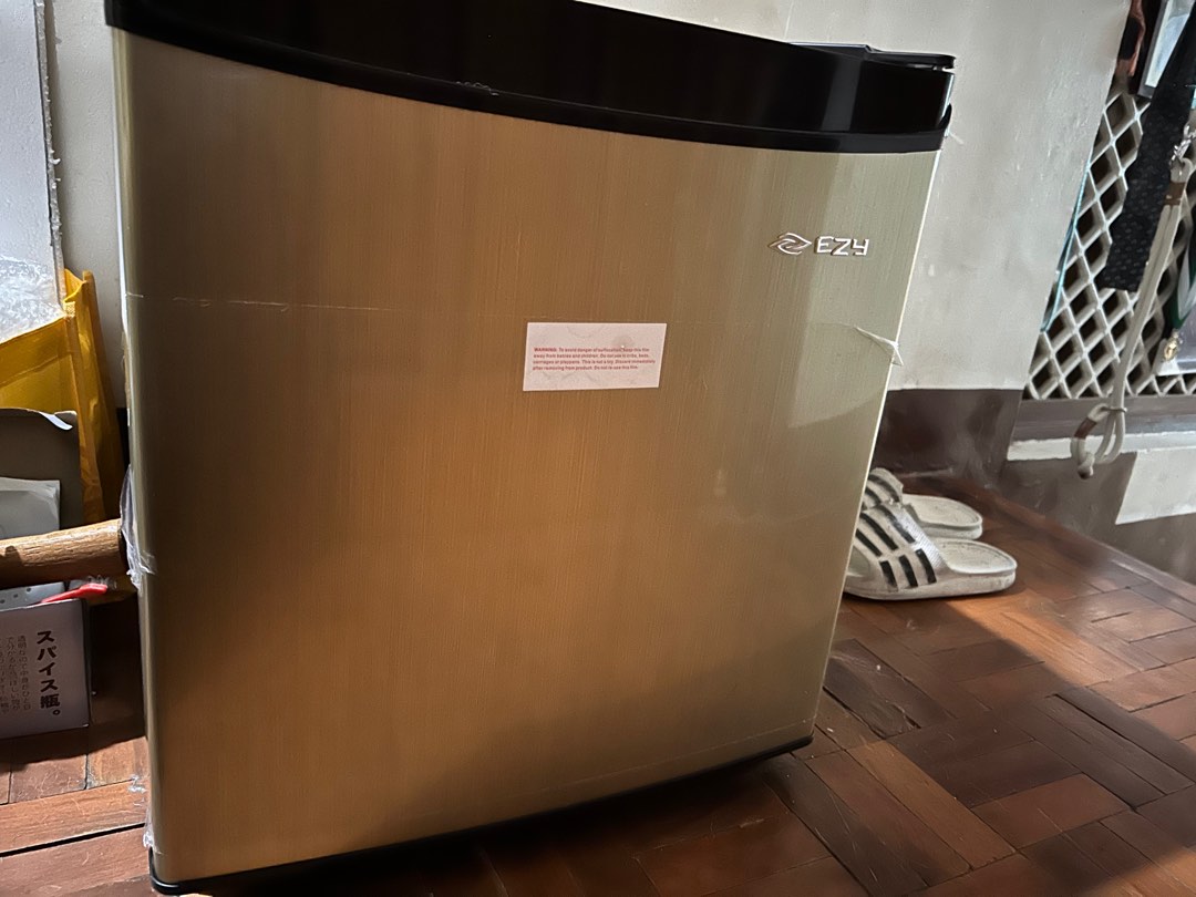 EZY Mini Bar Gold Refrigerator, TV & Home Appliances, Kitchen ...