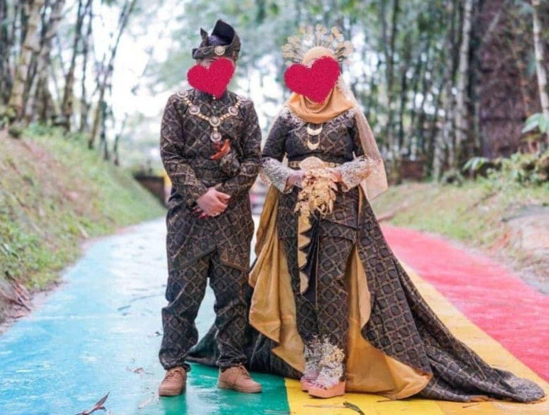 puteri perak songket sewa traditional, Women's Fashion, Dresses & Sets ...