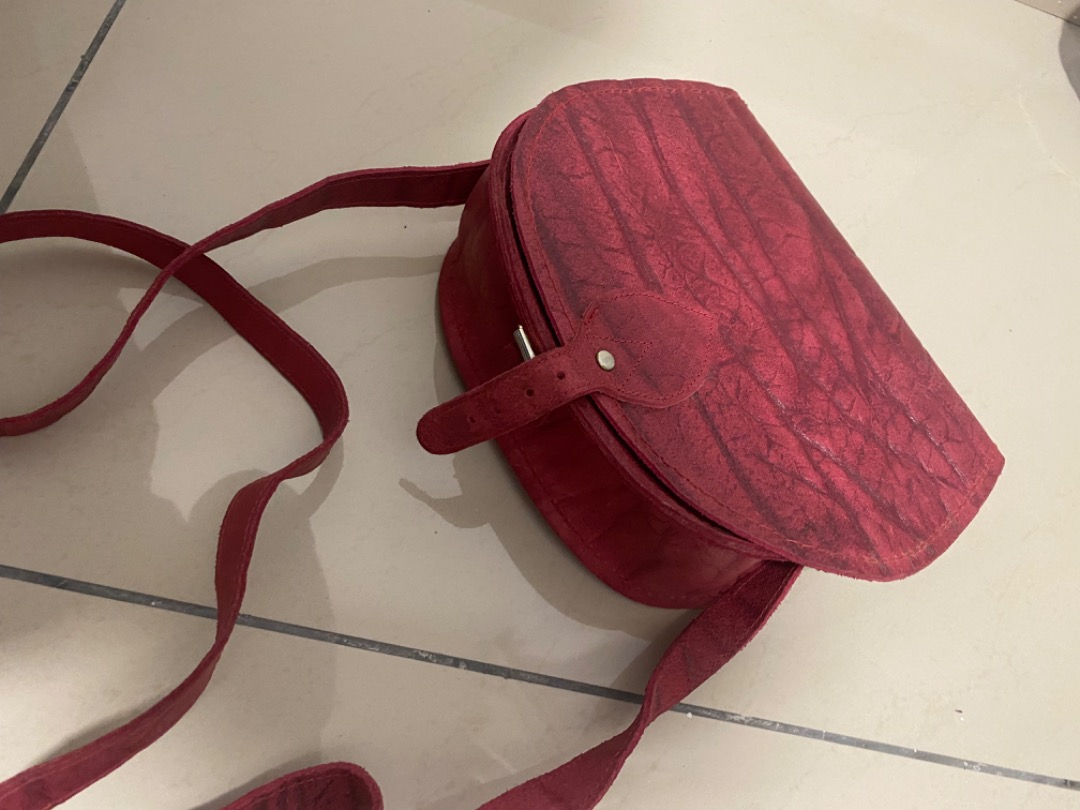 Maroon side bag, Women's Fashion, Bags & Wallets, Cross-body Bags on ...