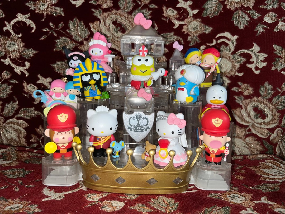 Sanrio Hello Kitty 7 eleven 40th Anniversary vinyl figure set with ...