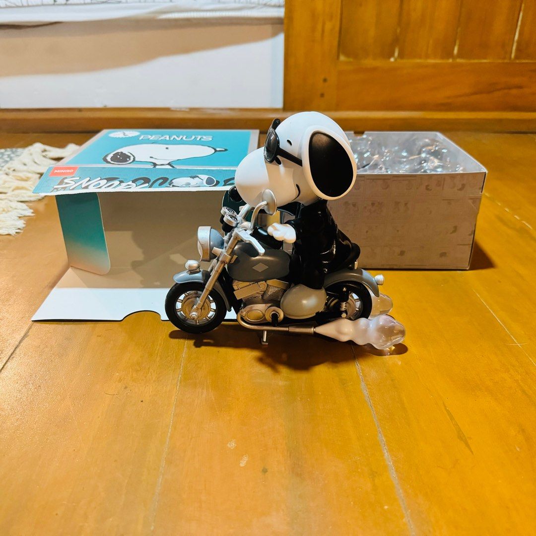 Snoopy Peanuts Miniso Collectible, Hobbies & Toys, Memorabilia ...