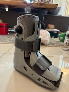 Aircast AirSelect Standard Walking Boot, Health & Nutrition, Health ...