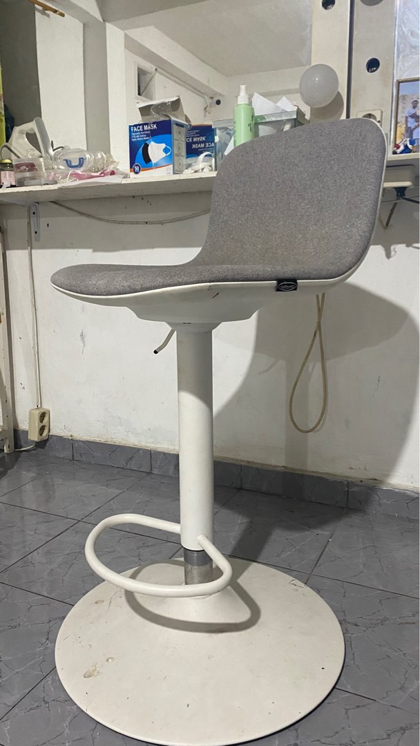 Bar chair hidrolik, Perabotan Rumah di Carousell