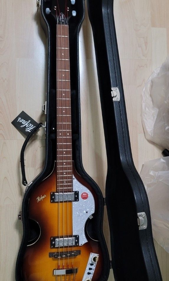 Hofner Bass Guitar, Hobbies & Toys, Musical Instruments on Carousell