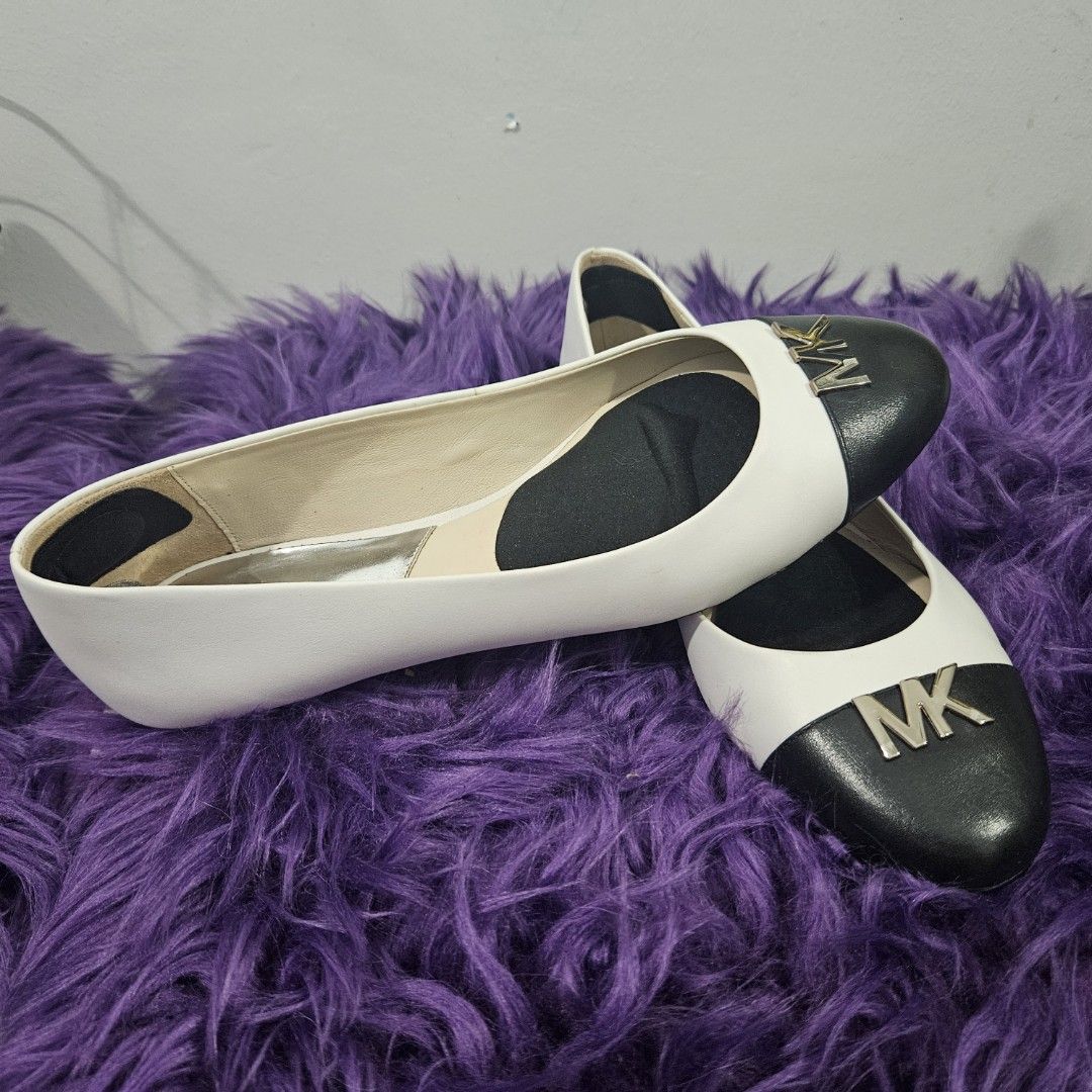 Michael Kors Black White Hayley Leather Ballet Flats Women s Fashion Footwear Flats on Carousell