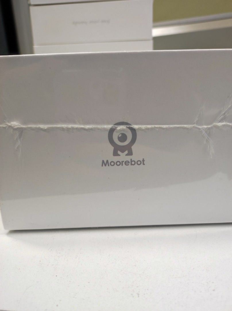 Moorebot Scout mobile robot toy with smart camera powered by AI ...