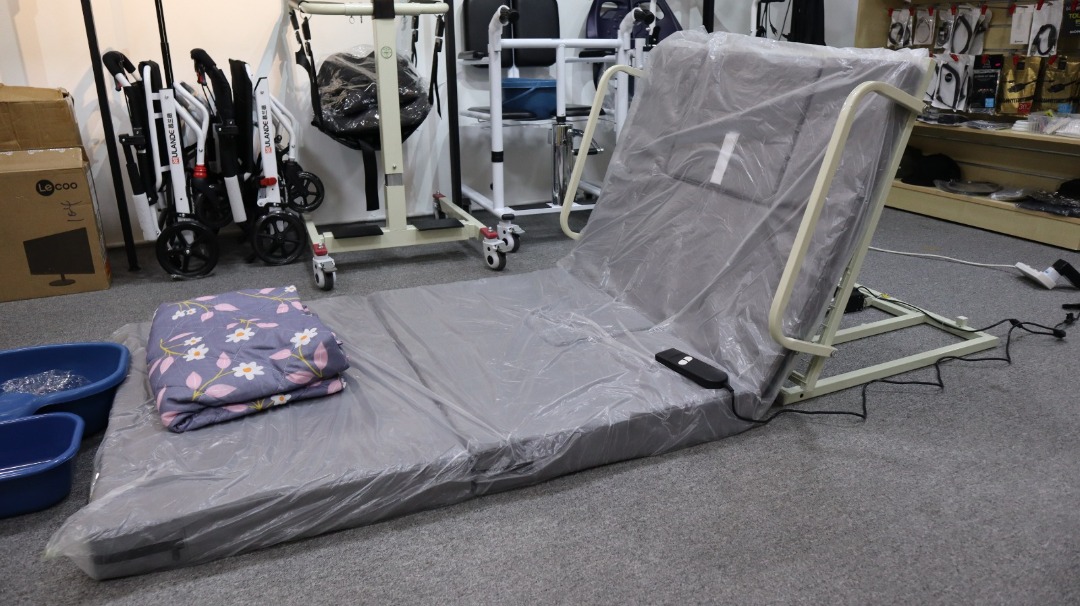 Power Lifting Medical Bed Nursing Bed with Handrail and Controller For ...