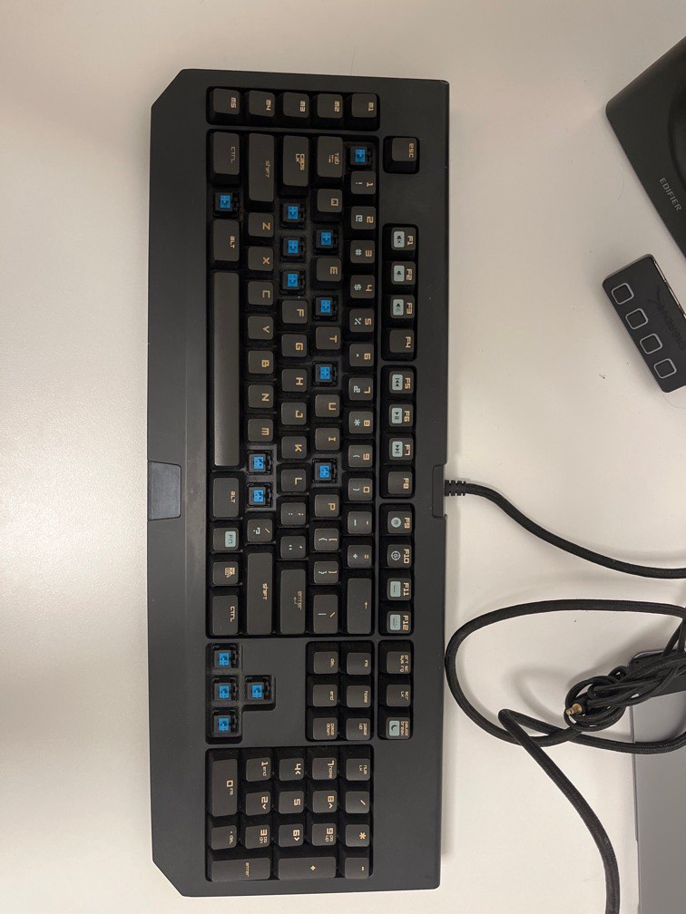 Razor keyboard missing few keycaps, 電腦＆科技, 電腦周邊及配件, 電腦鍵盤及相關產品 - Carousell