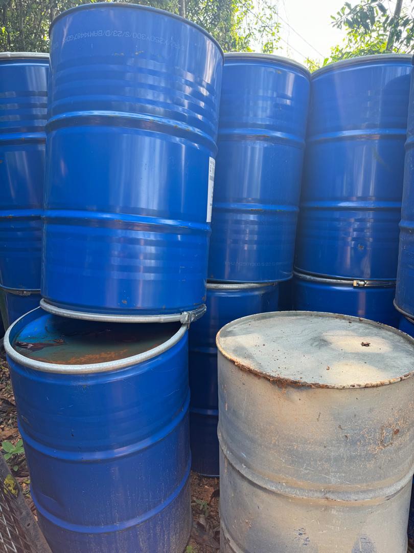 TONG BESI BIRU/TONG DRUM/TONG BBQ/200L, Furniture & Home Living ...