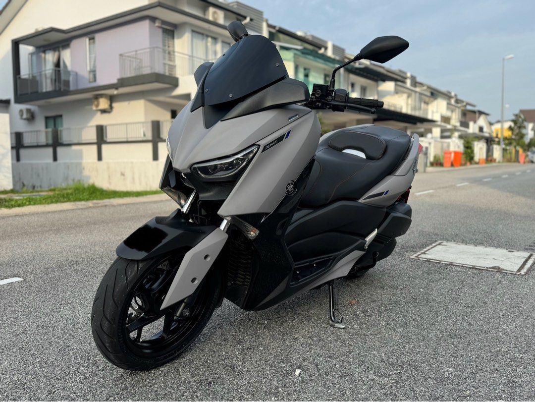Yamaha Xmax 2022 low millage like new, Motorbikes on Carousell