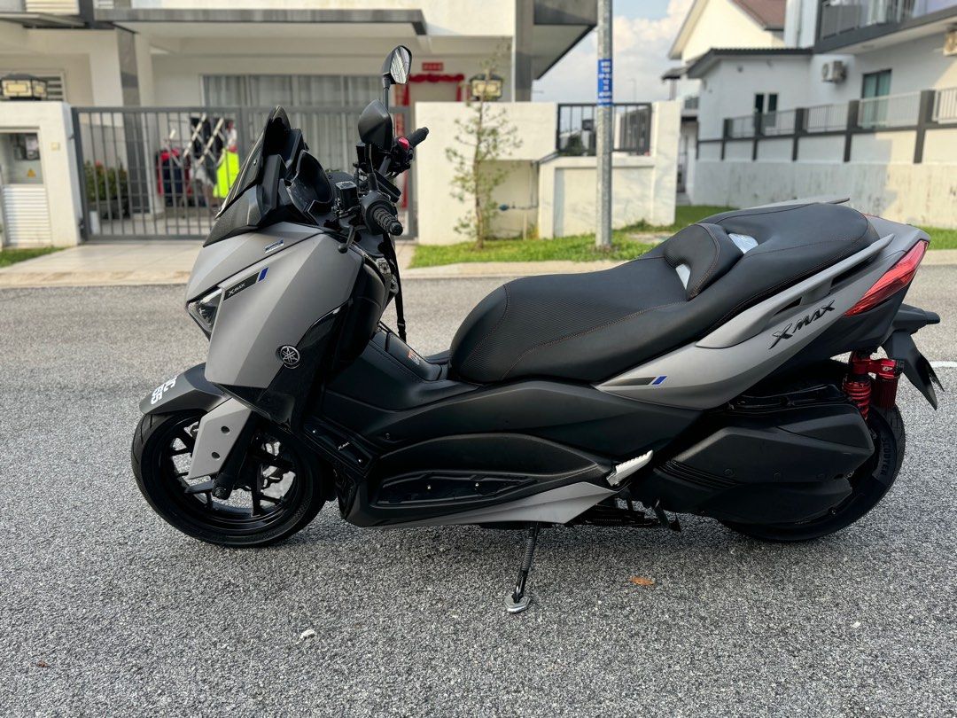 Yamaha Xmax 2022 low millage like new, Motorbikes on Carousell