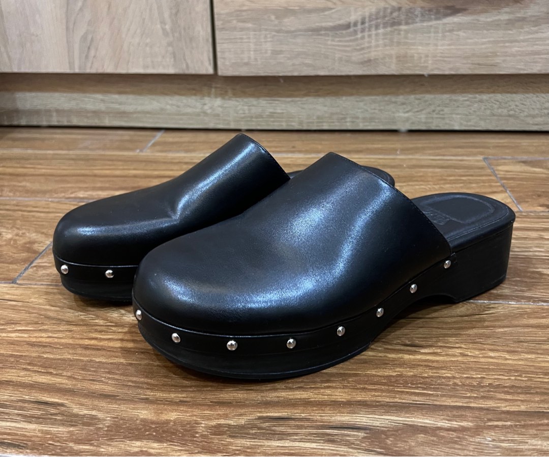Zara Black leather clogs with studs platform, Women's Fashion, Footwear ...