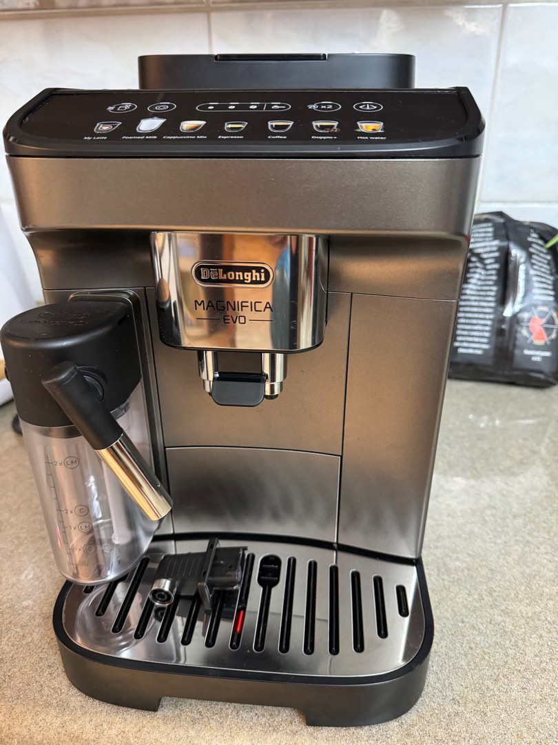 Delonghi Magnifica Evo Cappuccino Espresso Coffee Machine, TV & Home ...