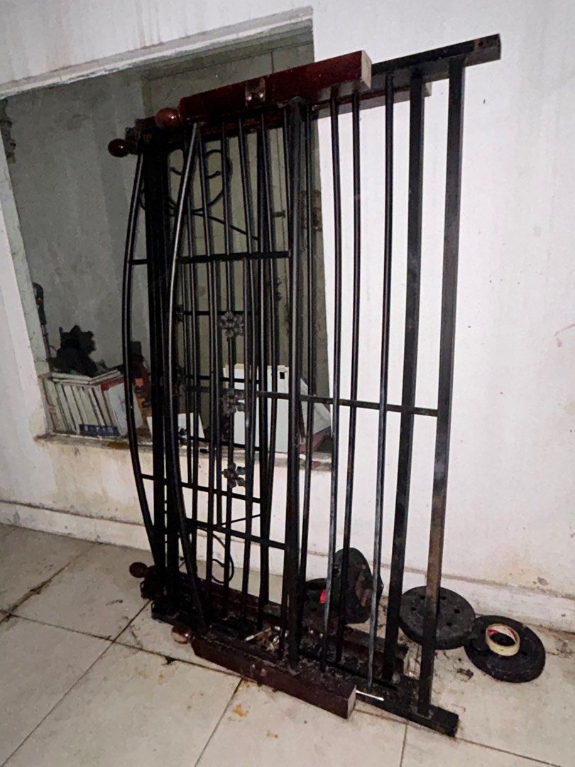 Frame besi katil queen, Furniture & Home Living, Furniture, Bed Frames ...