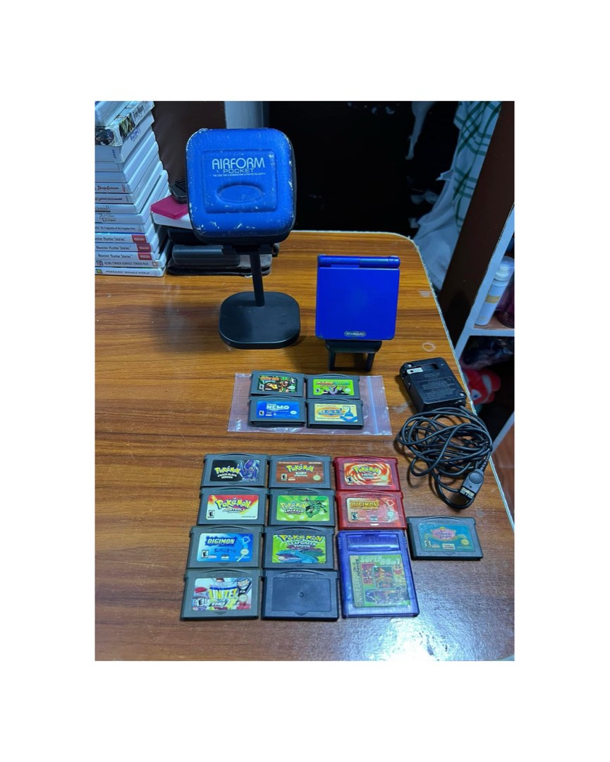 Nintendo Gameboy Advance SP (Complete with lots of games and charger ...