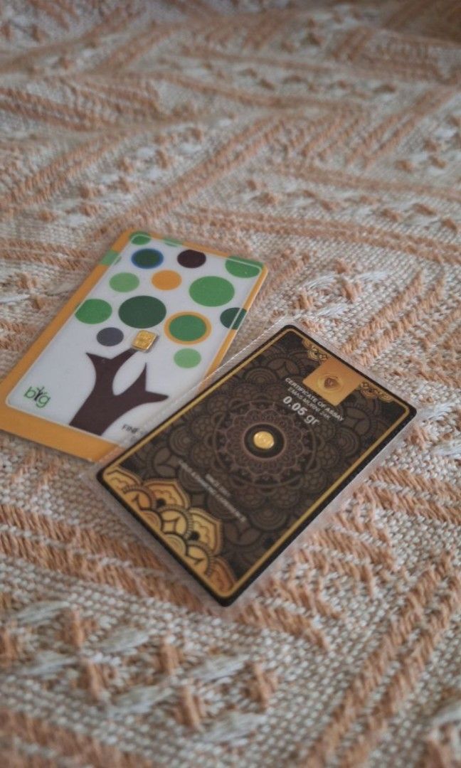 Mini Gold, Barang Mewah, Pakaian di Carousell