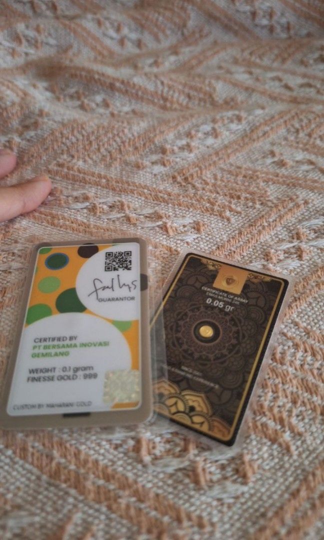 Mini Gold, Barang Mewah, Pakaian di Carousell