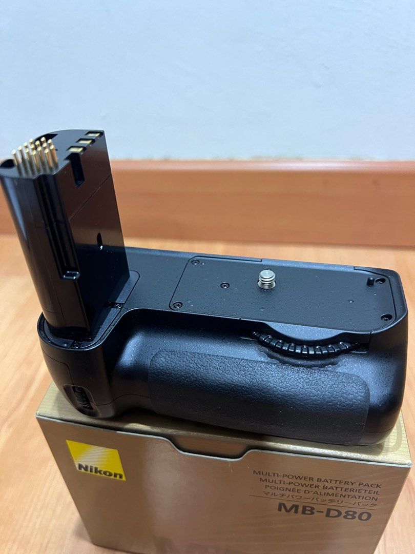 Nikon MB-D80 Battery Pack, Photography, Photography Accessories ...