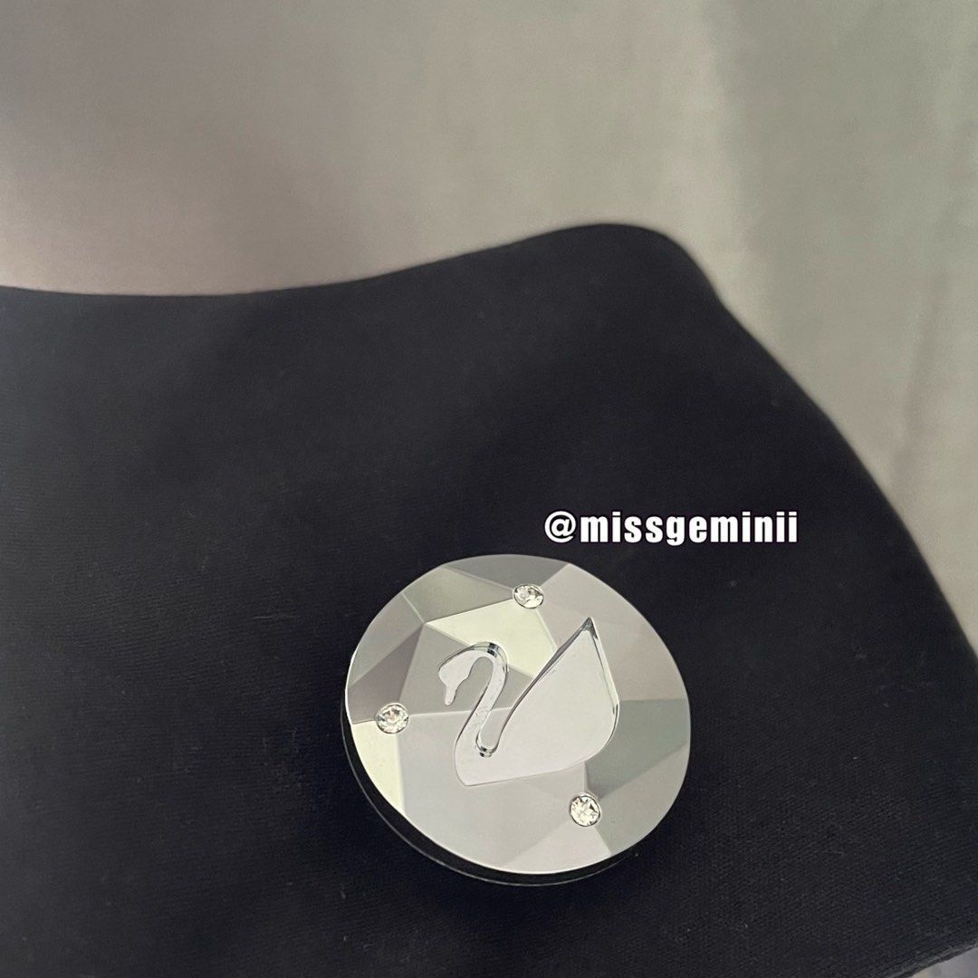 Swarovski Swan Magnet (Authentic), Hobbies & Toys, Stationery & Craft ...