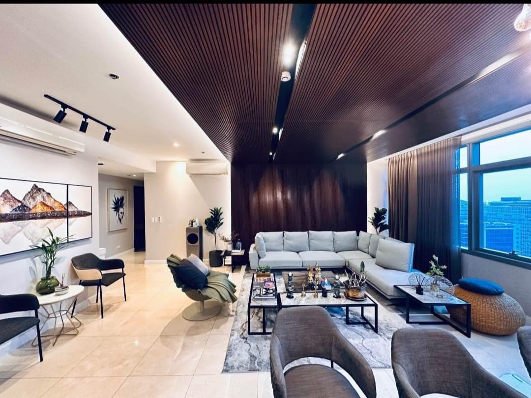 3 Bedroom with 2 Parking Rush for Sale in The Suites near Mind Museum ...